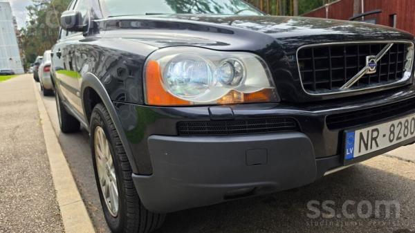 Black Volvo XC90 2005 in Riga, with an engine capacity of 2.40 L and mileage of 377 thousand km for 6000 €, photo 1 on AUTOMOTO.COM.LV