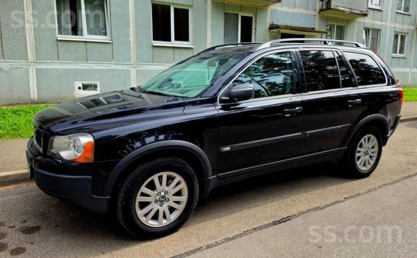 Black Volvo XC90 2005 in Riga, with an engine capacity of 2.40 L and mileage of 377 thousand km for 6000 €, photo 6 on AUTOMOTO.COM.LV