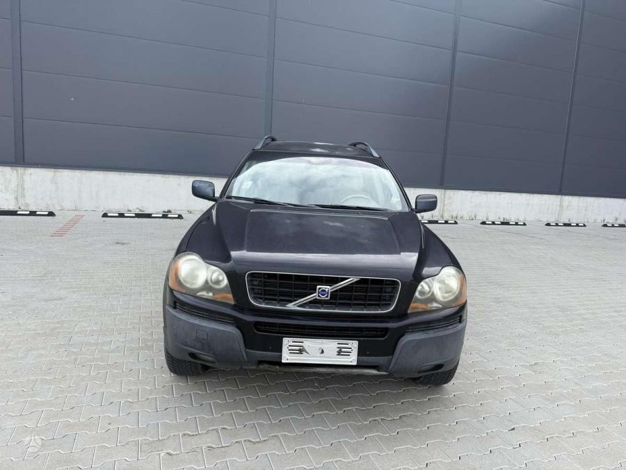 Black Volvo XC90 2005 in Siauliai, with an engine capacity of 2.40 L and mileage of 176 thousand km for 2900 €, photo 3 on AUTOMOTO.COM.LV