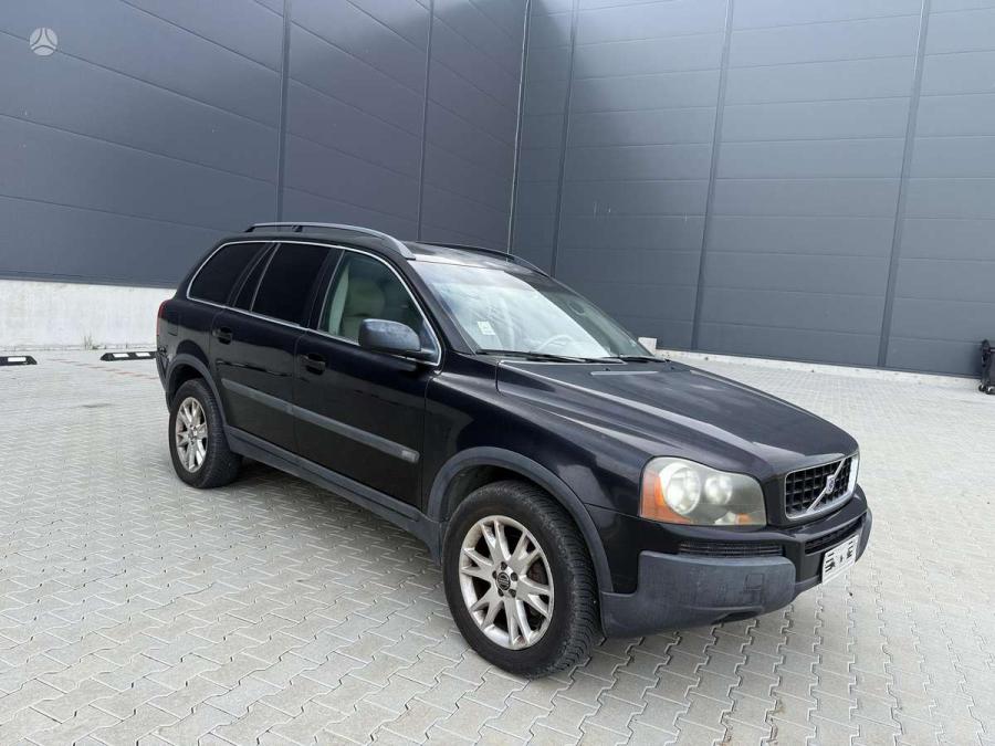 Black Volvo XC90 2005 in Siauliai, with an engine capacity of 2.40 L and mileage of 176 thousand km for 2900 €, photo 4 on AUTOMOTO.COM.LV