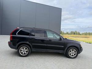 Black Volvo XC90 2005 in Siauliai, with an engine capacity of 2.40 L and mileage of 176 thousand km for 2900 €, photo 5 on AUTOMOTO.COM.LV