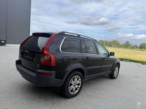 Black Volvo XC90 2005 in Siauliai, with an engine capacity of 2.40 L and mileage of 176 thousand km for 2900 €, photo 6 on AUTOMOTO.COM.LV