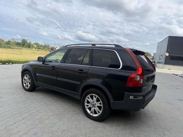 Black Volvo XC90 2005 in Siauliai, with an engine capacity of 2.40 L and mileage of 176 thousand km for 2900 €, photo 8 on AUTOMOTO.COM.LV