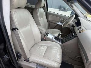 Black Volvo XC90 2005 in Siauliai, with an engine capacity of 2.40 L and mileage of 176 thousand km for 2900 €, photo 12 on AUTOMOTO.COM.LV
