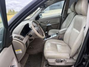 Black Volvo XC90 2005 in Siauliai, with an engine capacity of 2.40 L and mileage of 176 thousand km for 2900 €, photo 14 on AUTOMOTO.COM.LV
