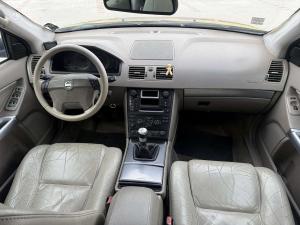 Black Volvo XC90 2005 in Siauliai, with an engine capacity of 2.40 L and mileage of 176 thousand km for 2900 €, photo 16 on AUTOMOTO.COM.LV