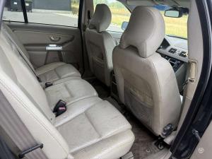 Black Volvo XC90 2005 in Siauliai, with an engine capacity of 2.40 L and mileage of 176 thousand km for 2900 €, photo 18 on AUTOMOTO.COM.LV