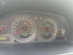Black Volvo XC90 2005 in Siauliai, with an engine capacity of 2.40 L and mileage of 176 thousand km for 2900 €, photo 19 on AUTOMOTO.COM.LV