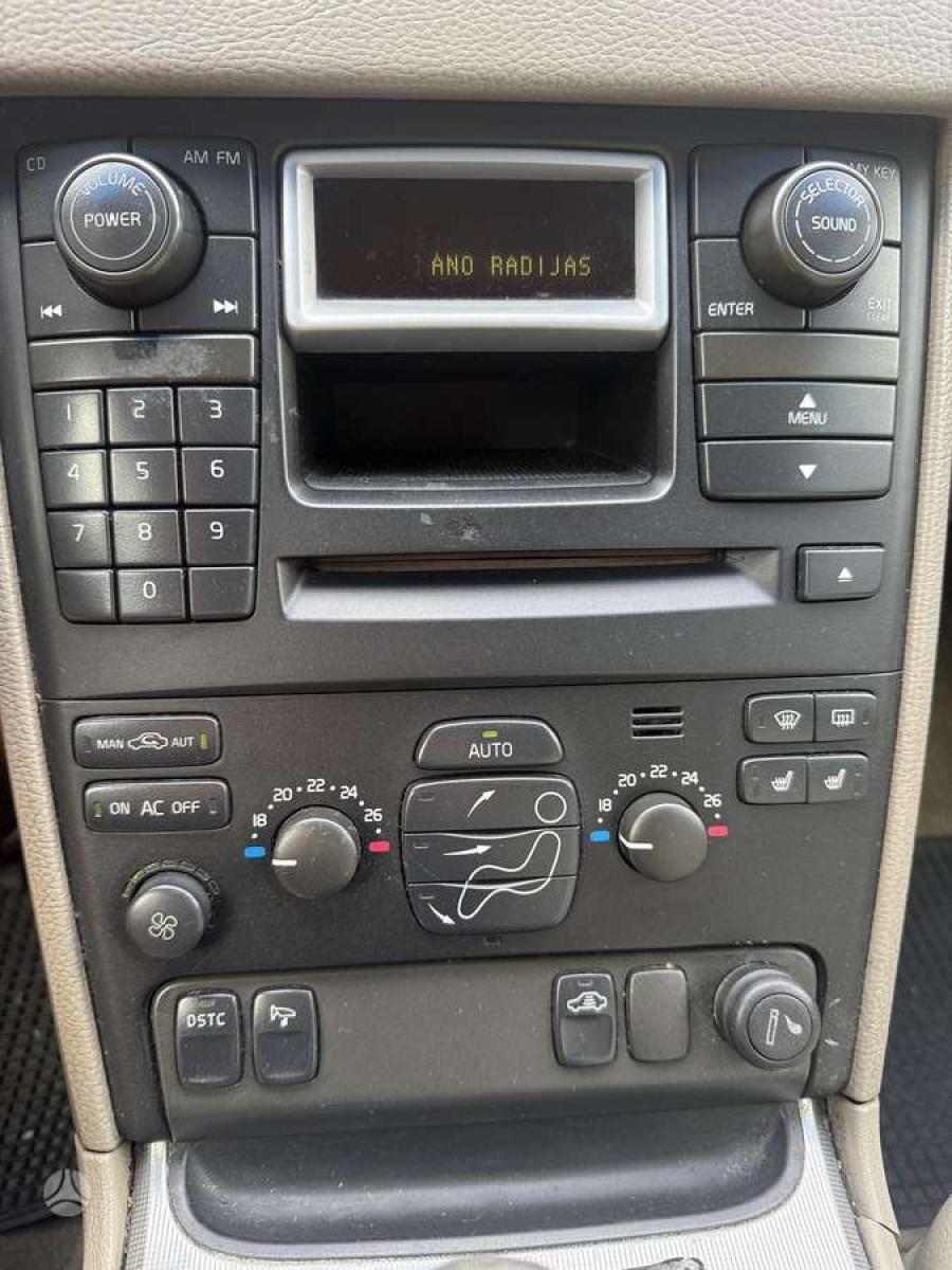 Black Volvo XC90 2005 in Siauliai, with an engine capacity of 2.40 L and mileage of 176 thousand km for 2900 €, photo 20 on AUTOMOTO.COM.LV