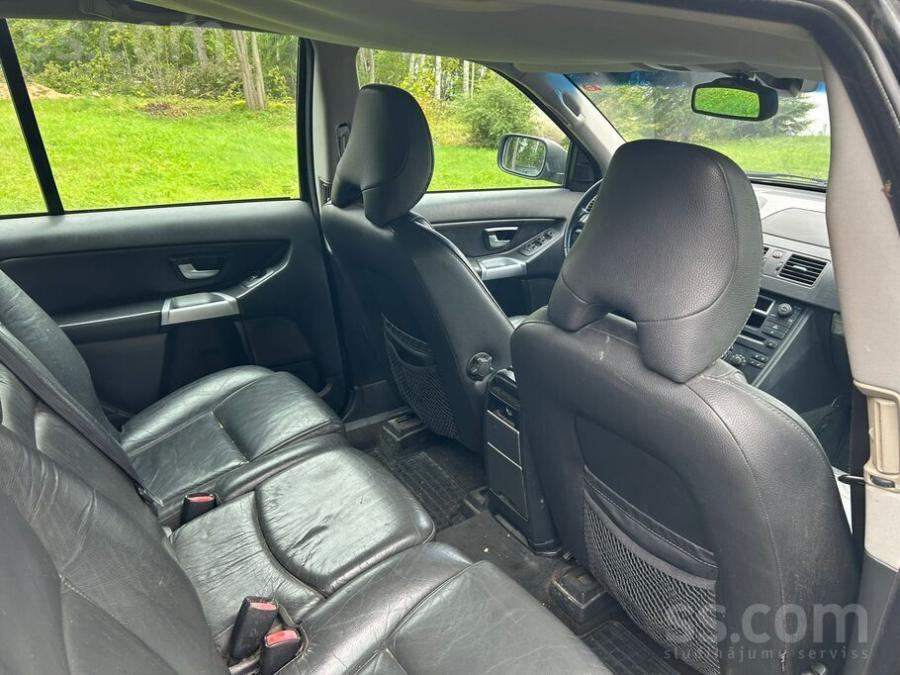 Melns Volvo XC90 2005 Aizkraukle, ar dzinēja tilpumu 2.40 L un nobraukumu 364 tūkst. km par 1000 €, foto 4 vietnē AUTOMOTO.COM.LV