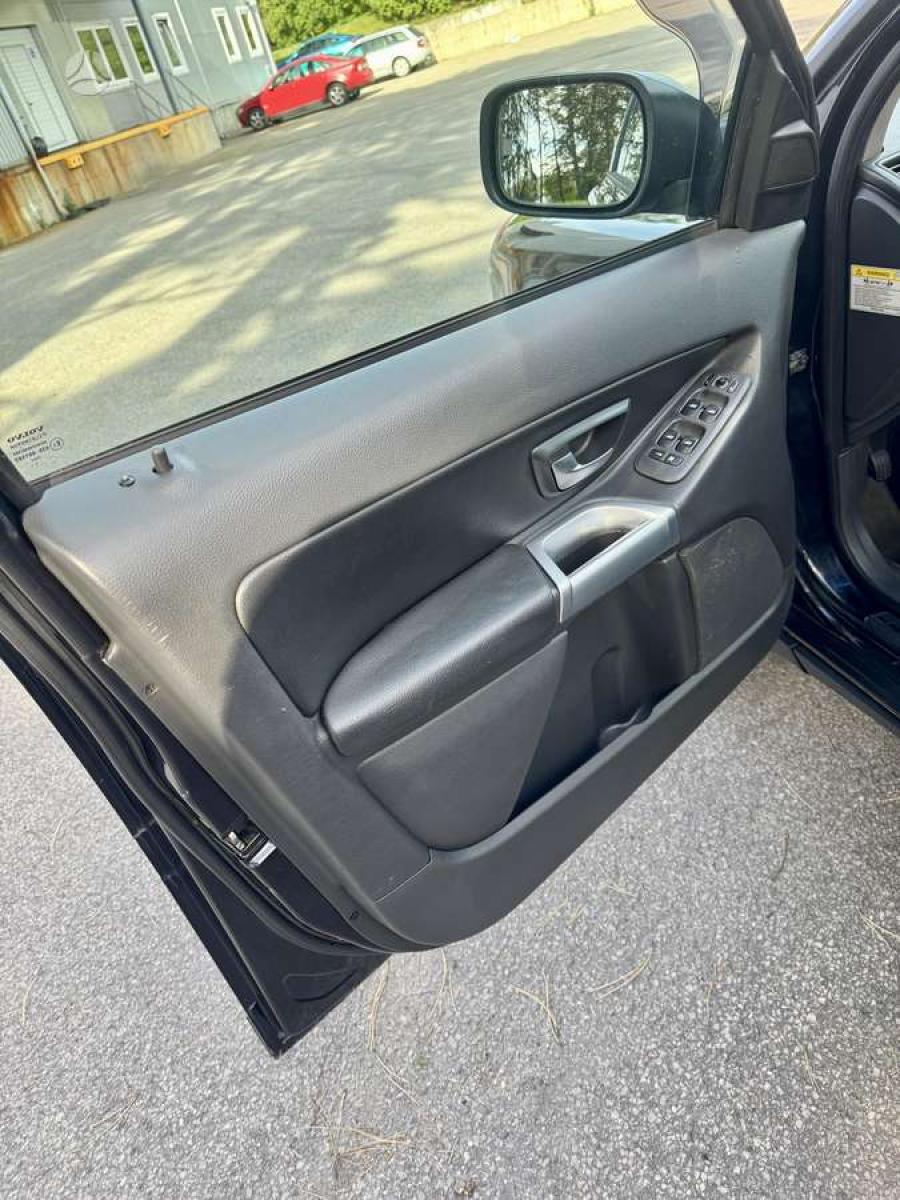 Melns Volvo XC90 2005 Viļņa, ar dzinēja tilpumu 2.40 L un nobraukumu 310 tūkst. km par 3500 €, foto 6 vietnē AUTOMOTO.COM.LV