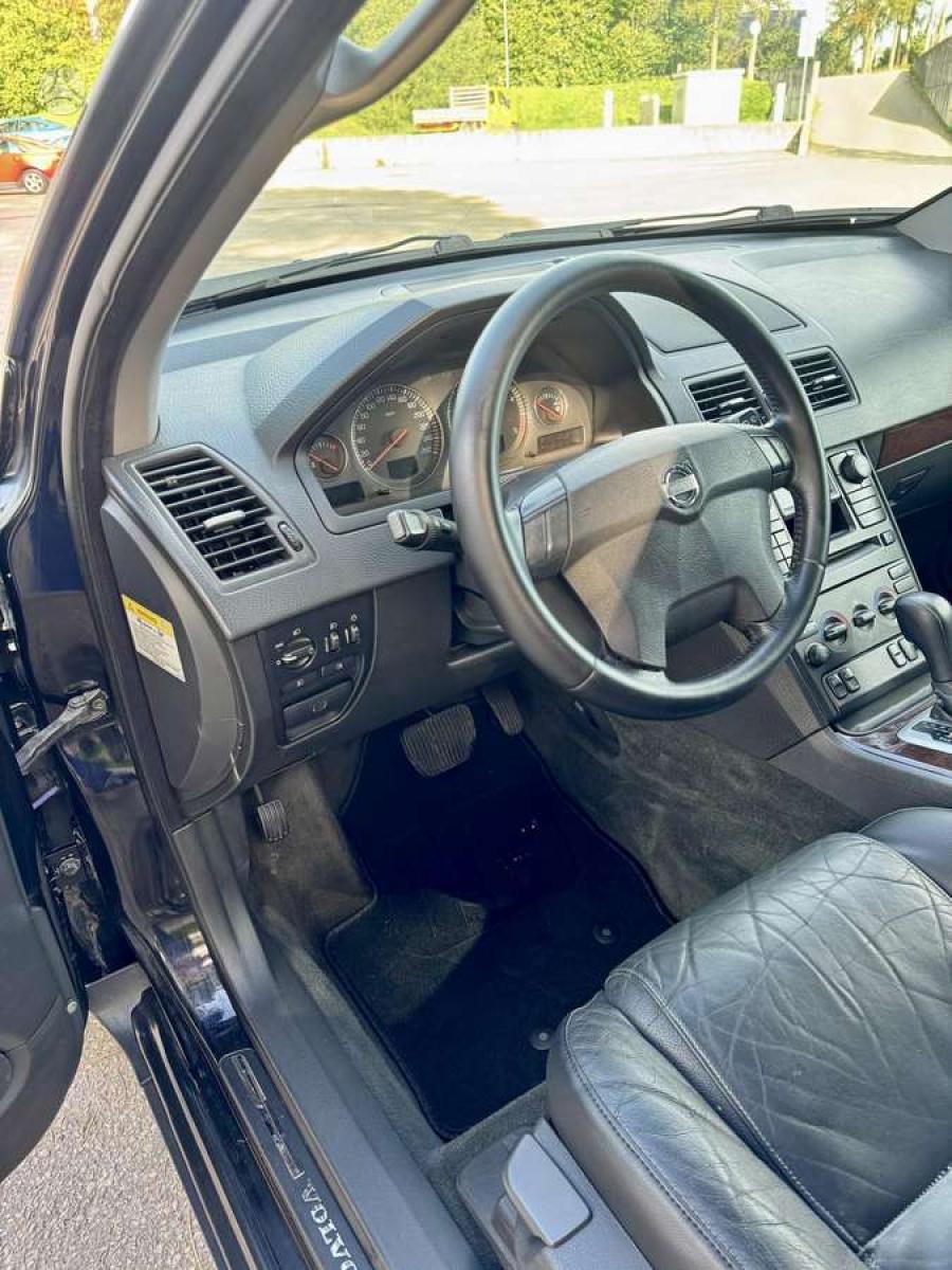 Melns Volvo XC90 2005 Viļņa, ar dzinēja tilpumu 2.40 L un nobraukumu 310 tūkst. km par 3500 €, foto 7 vietnē AUTOMOTO.COM.LV