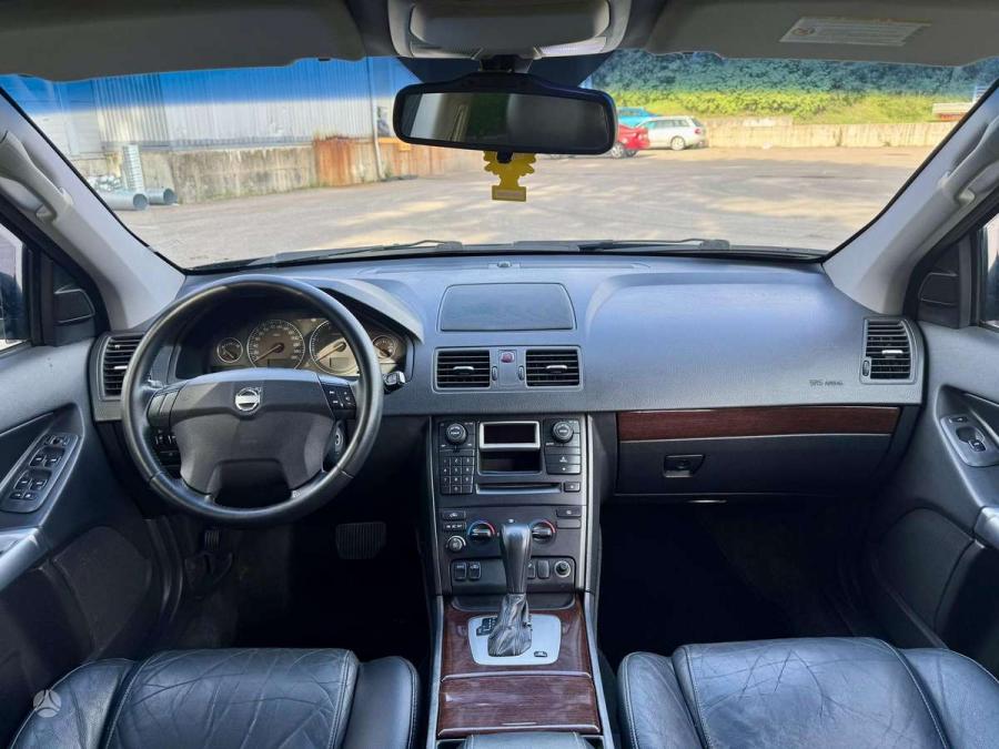 Melns Volvo XC90 2005 Viļņa, ar dzinēja tilpumu 2.40 L un nobraukumu 310 tūkst. km par 3500 €, foto 8 vietnē AUTOMOTO.COM.LV