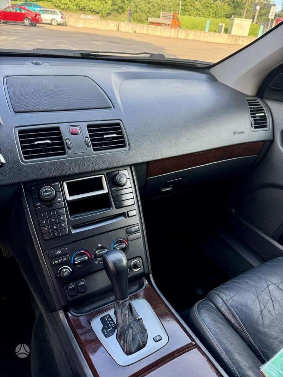 Melns Volvo XC90 2005 Viļņa, ar dzinēja tilpumu 2.40 L un nobraukumu 310 tūkst. km par 3500 €, foto 9 vietnē AUTOMOTO.COM.LV