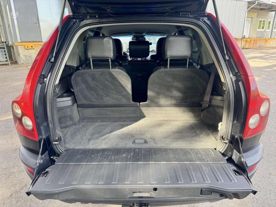 Melns Volvo XC90 2005 Viļņa, ar dzinēja tilpumu 2.40 L un nobraukumu 310 tūkst. km par 3500 €, foto 14 vietnē AUTOMOTO.COM.LV