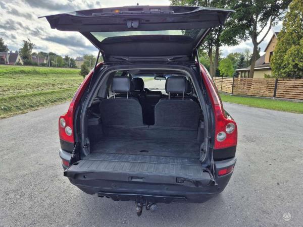 Black Volvo XC90 2005 in Siauliai, with an engine capacity of 2.40 L and mileage of 294 thousand km for 2599 €, photo 7 on AUTOMOTO.COM.LV