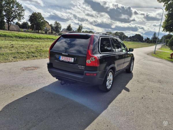 Black Volvo XC90 2005 in Siauliai, with an engine capacity of 2.40 L and mileage of 294 thousand km for 2599 €, photo 10 on AUTOMOTO.COM.LV