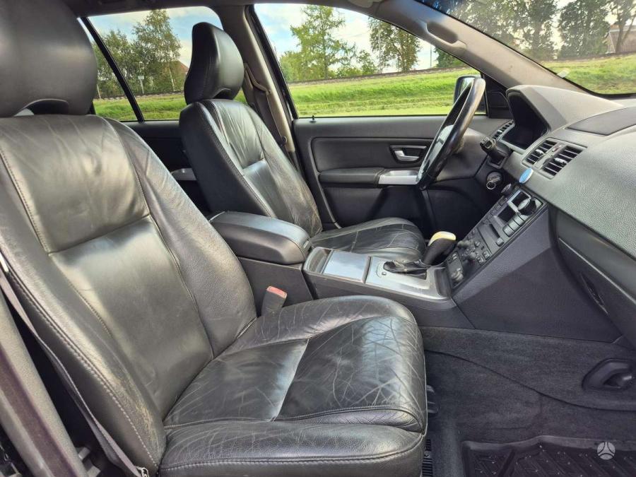 Melns Volvo XC90 2005 Šauļi, ar dzinēja tilpumu 2.40 L un nobraukumu 294 tūkst. km par 2599 €, foto 12 vietnē AUTOMOTO.COM.LV