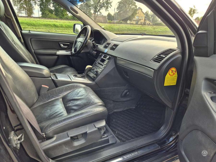 Melns Volvo XC90 2005 Šauļi, ar dzinēja tilpumu 2.40 L un nobraukumu 294 tūkst. km par 2599 €, foto 13 vietnē AUTOMOTO.COM.LV