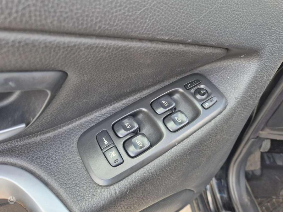 Melns Volvo XC90 2005 Šauļi, ar dzinēja tilpumu 2.40 L un nobraukumu 294 tūkst. km par 2599 €, foto 32 vietnē AUTOMOTO.COM.LV
