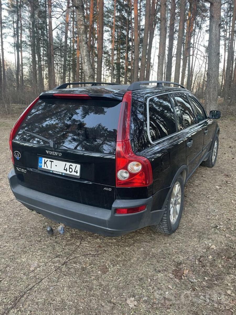 Melns Volvo XC90 2005 Daugavpils, ar dzinēja tilpumu 2.40 L un nobraukumu 420 tūkst. km par 3600 €, foto 3 vietnē AUTOMOTO.COM.LV