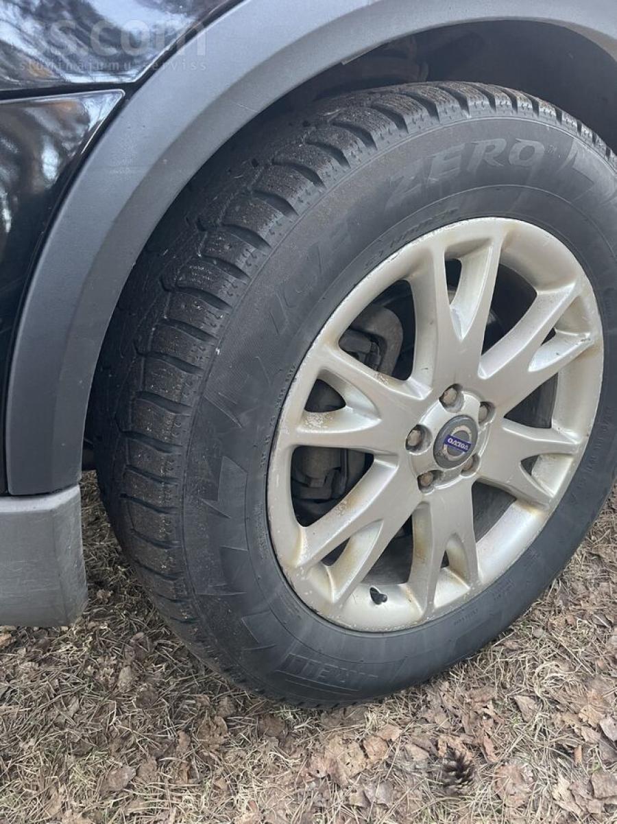 Melns Volvo XC90 2005 Daugavpils, ar dzinēja tilpumu 2.40 L un nobraukumu 420 tūkst. km par 3600 €, foto 4 vietnē AUTOMOTO.COM.LV
