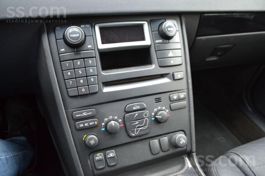 Black Volvo XC90 2005 in Riga, with an engine capacity of 2.40 L and mileage of 429 thousand km for 2450 €, photo 13 on AUTOMOTO.COM.LV