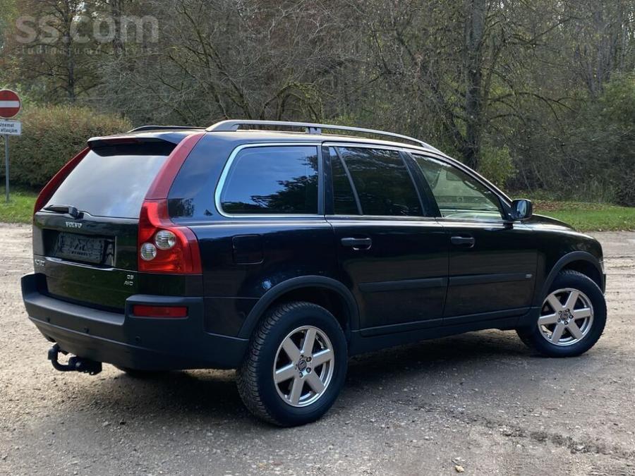 Black Volvo XC90 2005 in Riga, with an engine capacity of 2.40 L and mileage of 300 thousand km for 4100 €, photo 12 on AUTOMOTO.COM.LV