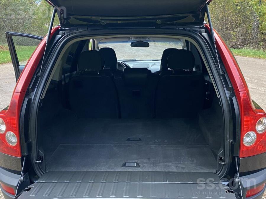 Black Volvo XC90 2005 in Riga, with an engine capacity of 2.40 L and mileage of 300 thousand km for 4100 €, photo 20 on AUTOMOTO.COM.LV