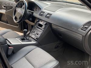 Black Volvo XC90 2005 in Riga, with an engine capacity of 2.40 L and mileage of 300 thousand km for 4100 €, photo 21 on AUTOMOTO.COM.LV