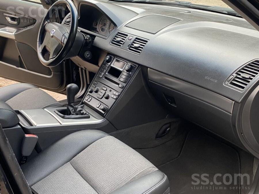 Black Volvo XC90 2005 in Riga, with an engine capacity of 2.40 L and mileage of 300 thousand km for 4100 €, photo 21 on AUTOMOTO.COM.LV