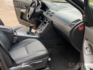 Black Volvo XC90 2005 in Riga, with an engine capacity of 2.40 L and mileage of 300 thousand km for 4100 €, photo 22 on AUTOMOTO.COM.LV