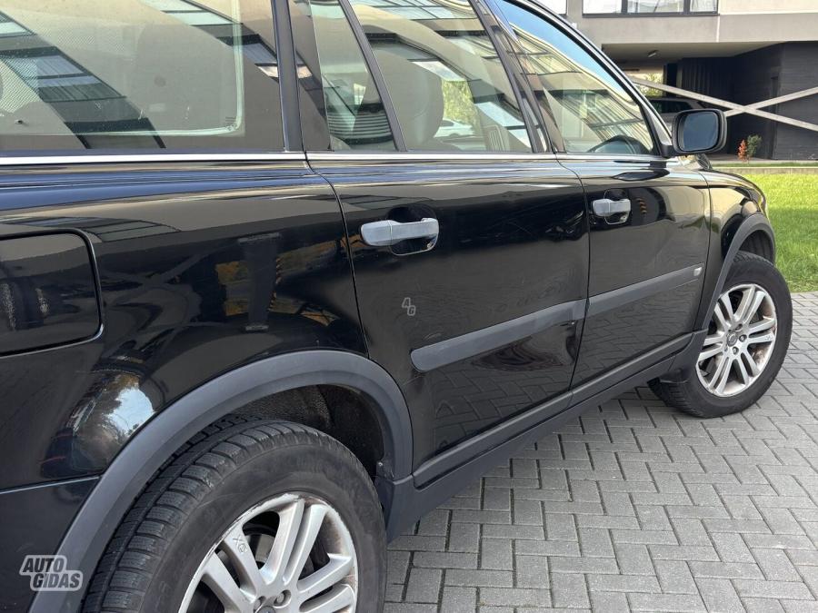 Black Volvo XC90 2005 in Kaunas, with an engine capacity of 2.40 L and mileage of 400 thousand km for 2000 €, photo 7 on AUTOMOTO.COM.LV