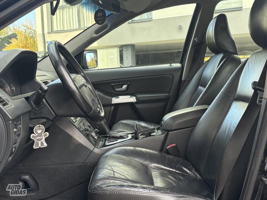 Black Volvo XC90 2005 in Kaunas, with an engine capacity of 2.40 L and mileage of 400 thousand km for 2000 €, photo 9 on AUTOMOTO.COM.LV
