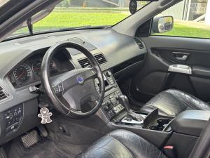 Black Volvo XC90 2005 in Kaunas, with an engine capacity of 2.40 L and mileage of 400 thousand km for 2000 €, photo 10 on AUTOMOTO.COM.LV