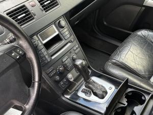 Black Volvo XC90 2005 in Kaunas, with an engine capacity of 2.40 L and mileage of 400 thousand km for 2000 €, photo 11 on AUTOMOTO.COM.LV