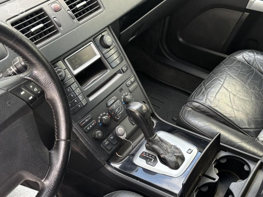 Black Volvo XC90 2005 in Kaunas, with an engine capacity of 2.40 L and mileage of 400 thousand km for 2000 €, photo 11 on AUTOMOTO.COM.LV