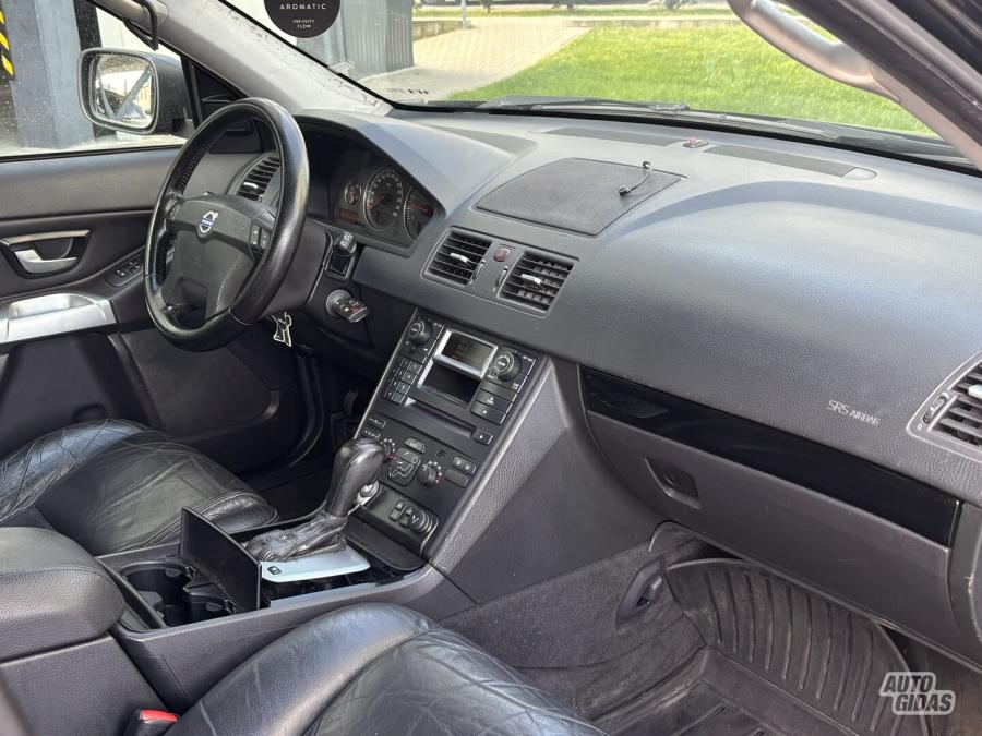 Black Volvo XC90 2005 in Kaunas, with an engine capacity of 2.40 L and mileage of 400 thousand km for 2000 €, photo 12 on AUTOMOTO.COM.LV