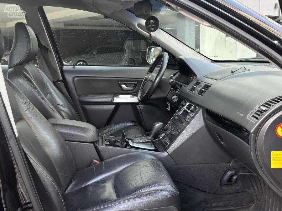 Black Volvo XC90 2005 in Kaunas, with an engine capacity of 2.40 L and mileage of 400 thousand km for 2000 €, photo 13 on AUTOMOTO.COM.LV