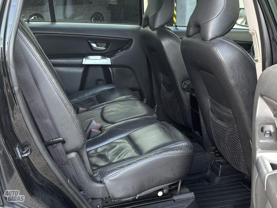 Black Volvo XC90 2005 in Kaunas, with an engine capacity of 2.40 L and mileage of 400 thousand km for 2000 €, photo 14 on AUTOMOTO.COM.LV