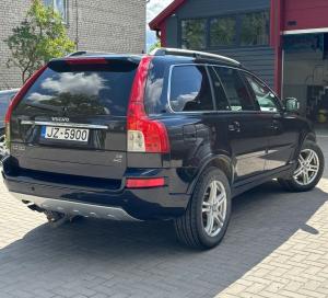 Black Volvo XC90 2006 in Saldus, with an engine capacity of 2.40 L and mileage of 370 thousand km for 33900 €, photo 3 on AUTOMOTO.COM.LV