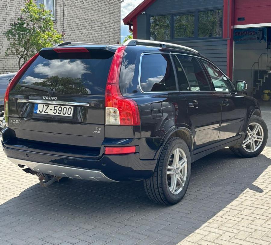 Black Volvo XC90 2006 in Saldus, with an engine capacity of 2.40 L and mileage of 370 thousand km for 33900 €, photo 3 on AUTOMOTO.COM.LV