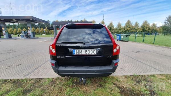 Black Volvo XC90 2006 in Riga, with an engine capacity of 2.40 L and mileage of 363 thousand km for 5500 €, photo 4 on AUTOMOTO.COM.LV