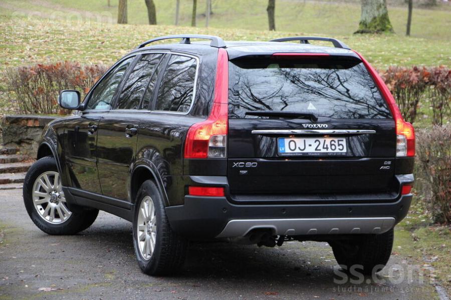 Black Volvo XC90 2006 in Riga, with an engine capacity of 2.40 L and mileage of 250 thousand km for 7450 €, photo 5 on AUTOMOTO.COM.LV