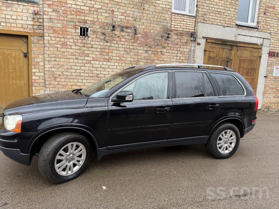 Black Volvo XC90 2006 in Jelgava, with an engine capacity of 2.40 L and mileage of 0 thousand km for 3850 €, photo 4 on AUTOMOTO.COM.LV