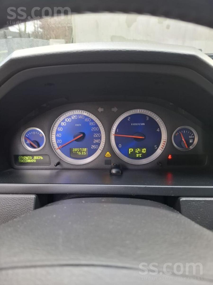 Melns Volvo XC90 2006 Jelgava, ar dzinēja tilpumu 2.40 L un nobraukumu 386 tūkst. km par 7300 €, foto 5 vietnē AUTOMOTO.COM.LV