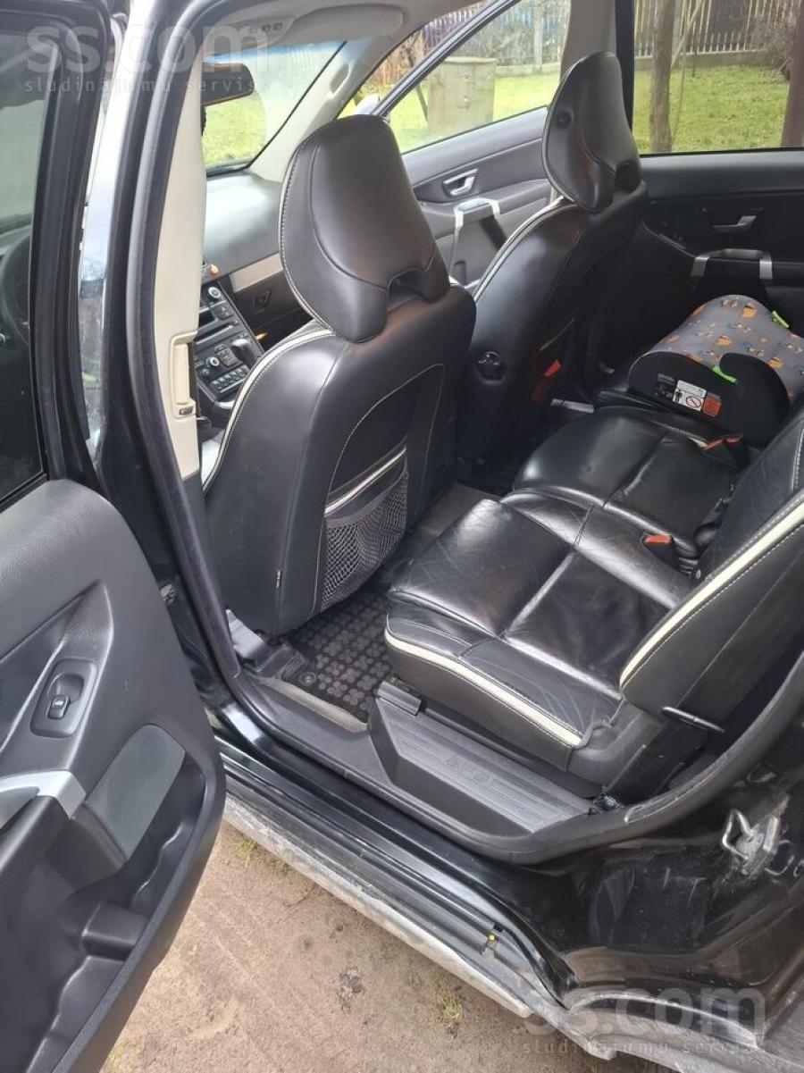 Melns Volvo XC90 2006 Jelgava, ar dzinēja tilpumu 2.40 L un nobraukumu 386 tūkst. km par 7300 €, foto 8 vietnē AUTOMOTO.COM.LV