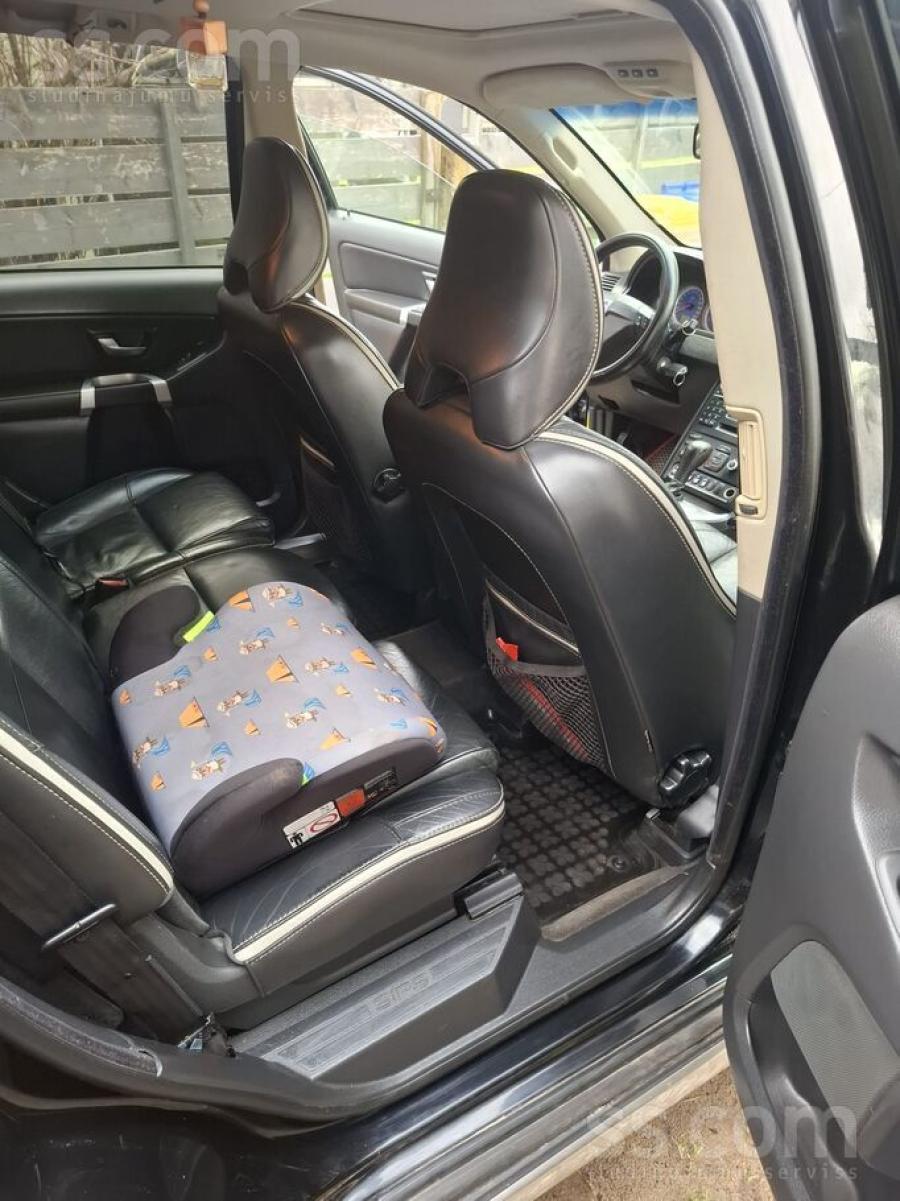 Melns Volvo XC90 2006 Jelgava, ar dzinēja tilpumu 2.40 L un nobraukumu 386 tūkst. km par 7300 €, foto 9 vietnē AUTOMOTO.COM.LV