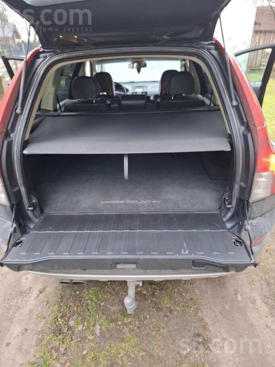 Melns Volvo XC90 2006 Jelgava, ar dzinēja tilpumu 2.40 L un nobraukumu 386 tūkst. km par 7300 €, foto 11 vietnē AUTOMOTO.COM.LV