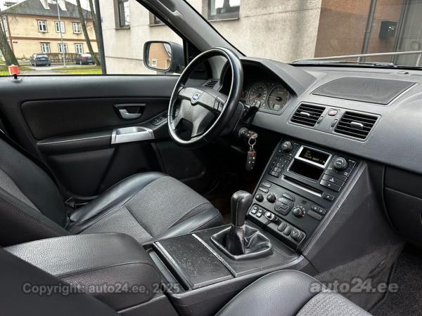 Melns Volvo XC90 2006 Paide, ar dzinēja tilpumu 2.40 L un nobraukumu 317 tūkst. km par 5990 €, foto 11 vietnē AUTOMOTO.COM.LV